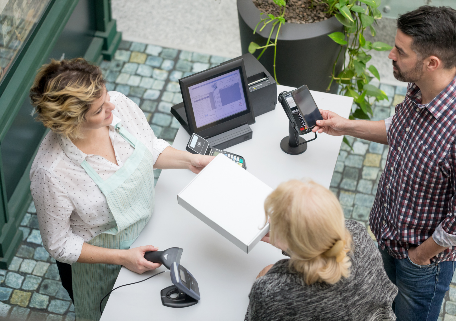 5 Ways to Motivate Your Frontline Employees | eduMe